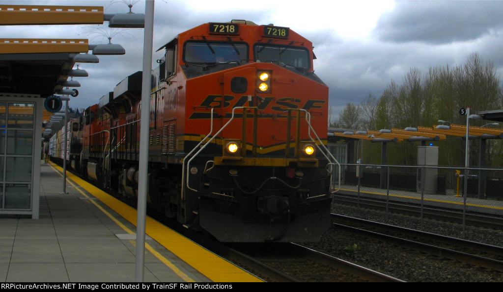 BNSF 7218 Leads a Manifest